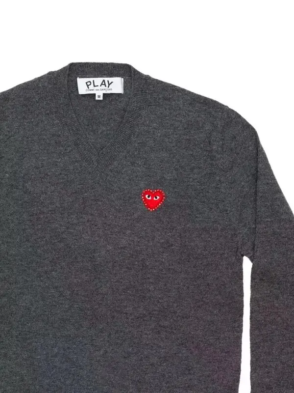 Play Comme Des Garcon Heart-patch V-neck Sweater - Grey
