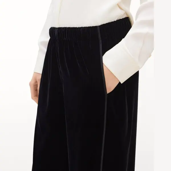 Theory Side Vent Pull-on Pant In Stretch Velvet