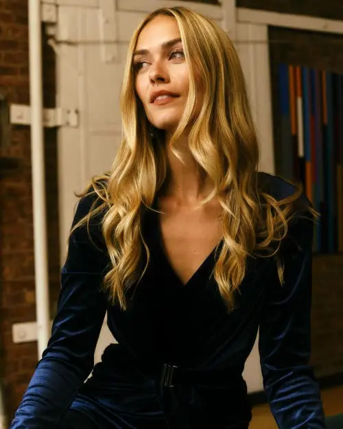 CARTOLINA Ulla Velvet Midi Dress - Navy