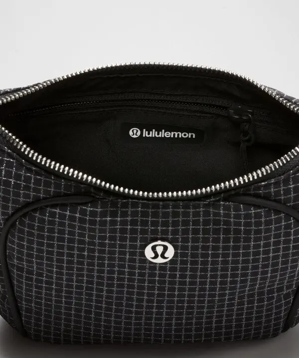 Lululemon City Essentials Small Shoulder Bag 3l Evolve