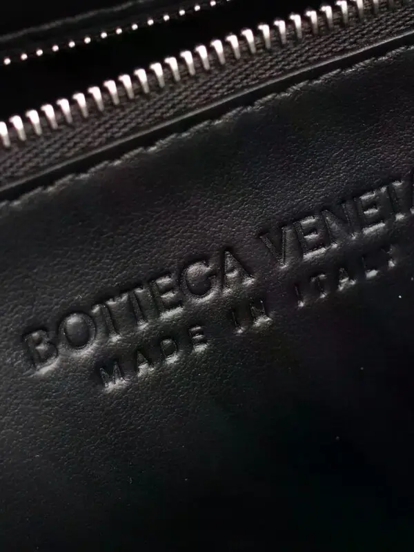 Bottega Veneta Large Cassette Intrecciato Shoulder Bag