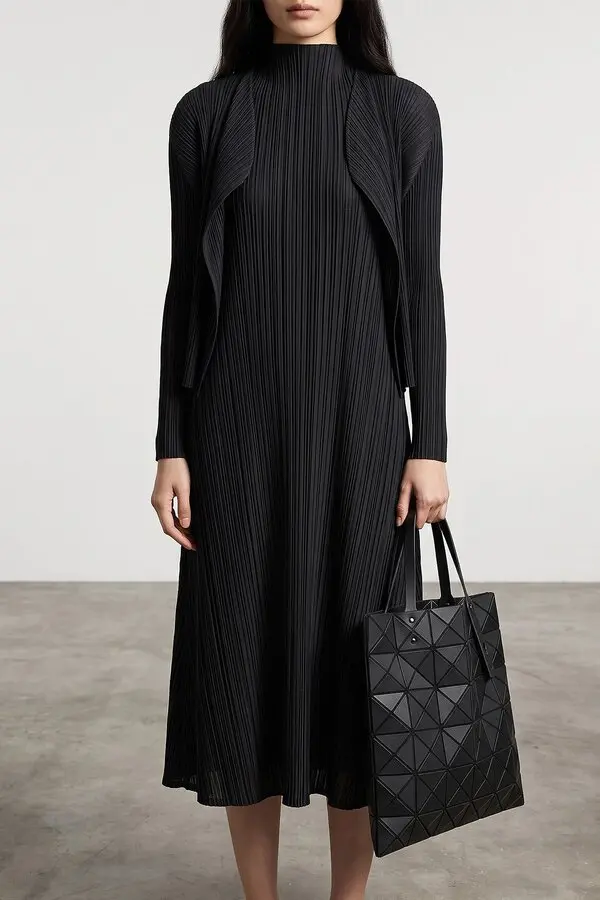 Issey Miyake Small 'lucent Matte' Tote - Black