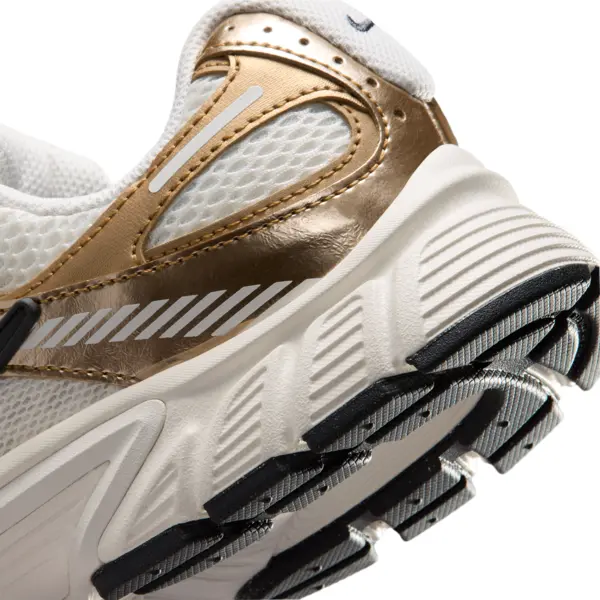 Nike V5 Rnr Shoes With Reflective Accents