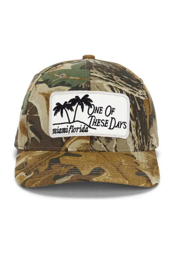 ONE OF THESE DAYS Design 07 5 Panel Snapback In Green - Camo