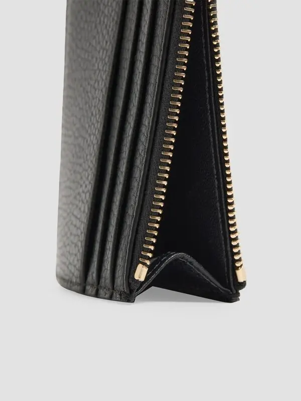 Valentino Garavani Rockstud Cardholder With Zipper In Grainy Calfskin
