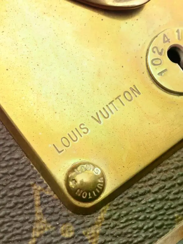 LOUIS VUITTON 2000s Monogram Bisten Trunk Case - Brown