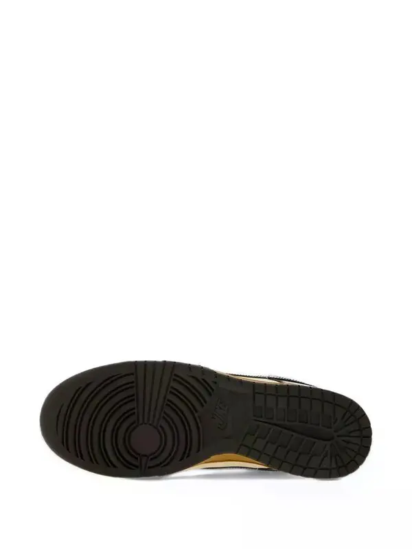Nike Dunk Low Retro Sneakers