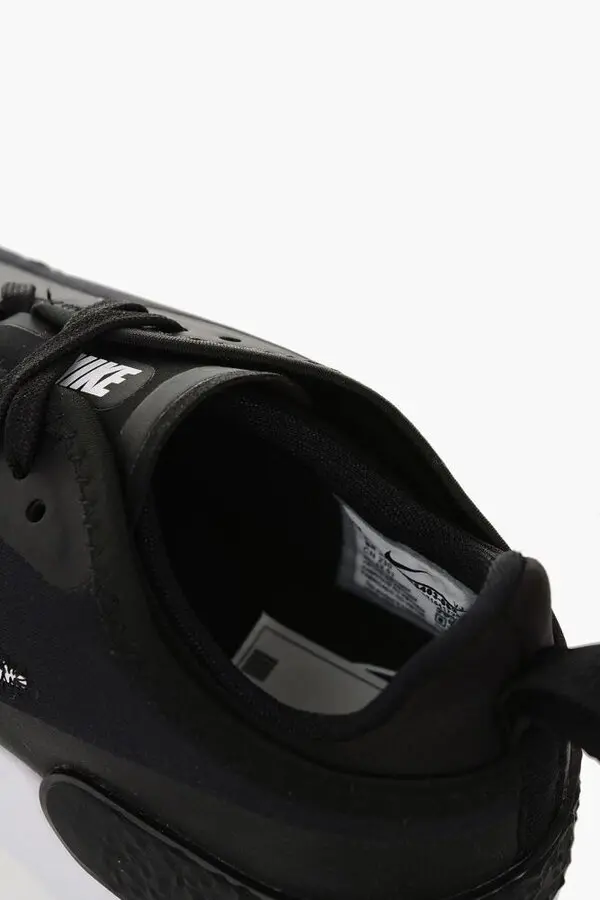 Nike Amixa Sneakers