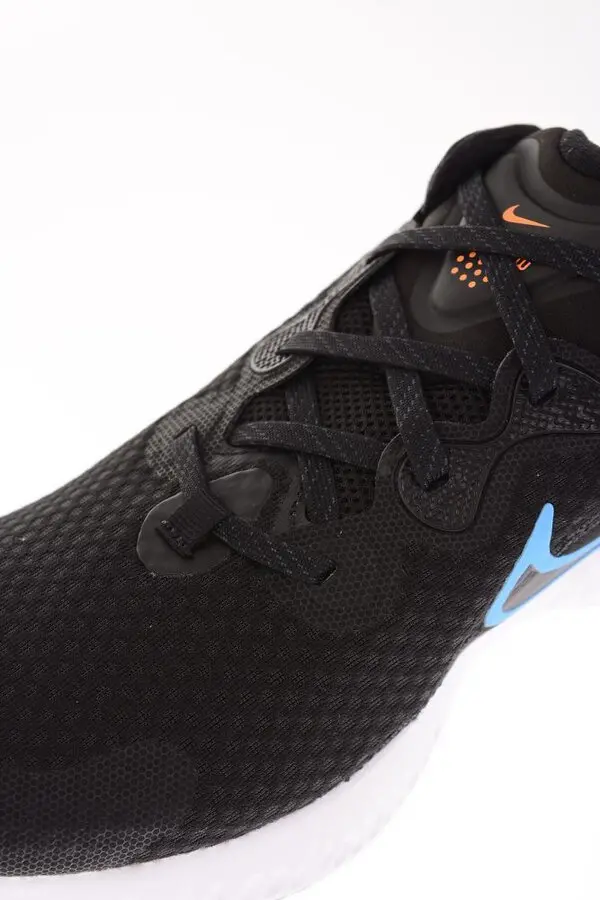 Nike Logo Low-top Performance Sneakers
