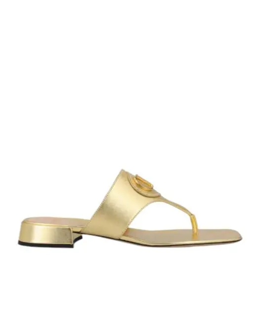 Valentino Garavani Vlogo Plaque Thong Sandals - Nude