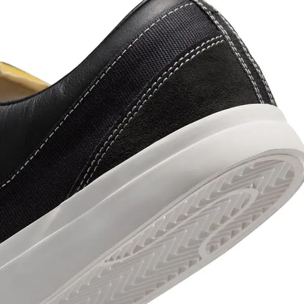 Nike Mixed-material Low-top Sneaker