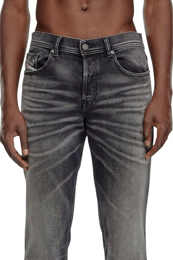 DIESEL® 2023 D-finitive Tapered Jeans