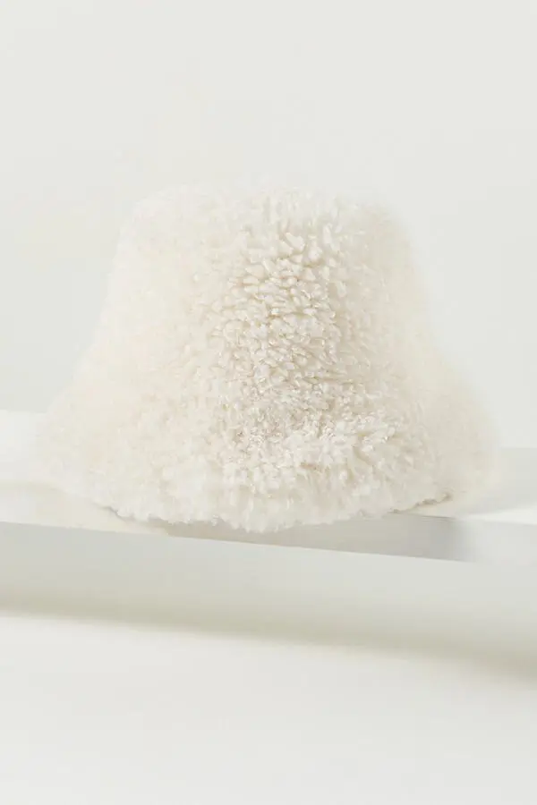 LUCKY ZONE Sherpa Fleece Cloche - Cream
