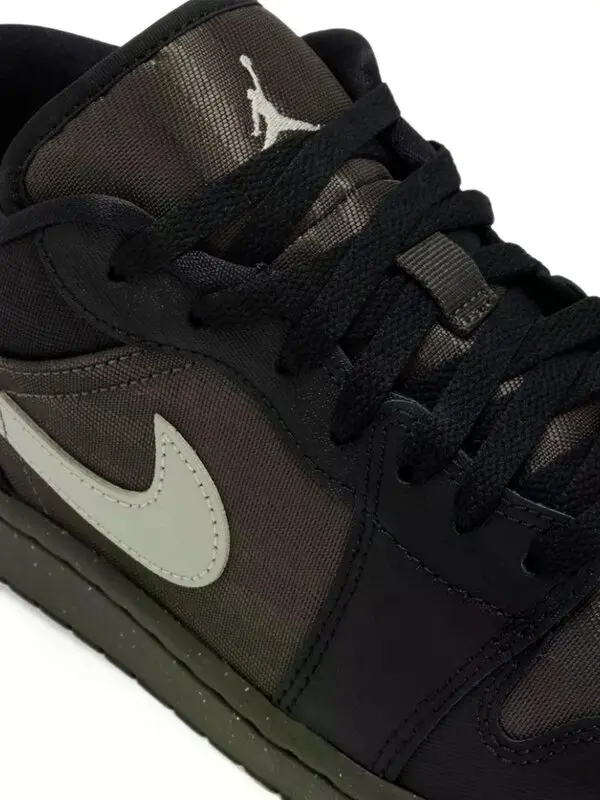 Nike Air Jordan 1 Low Se Sneakers