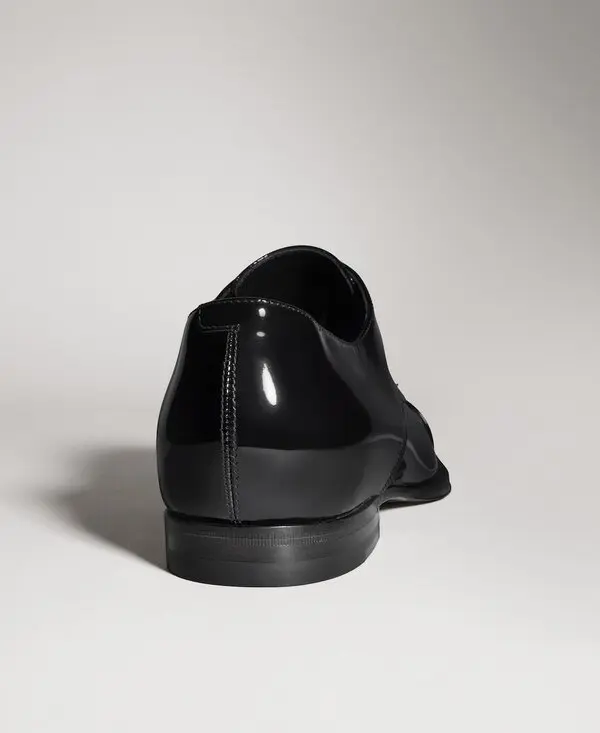 Gucci Lace-up Shoes With Embossed Logo