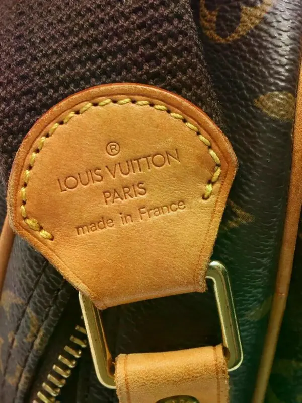 LOUIS VUITTON 2004 Monogram Reporter Pm Crossbody Bag