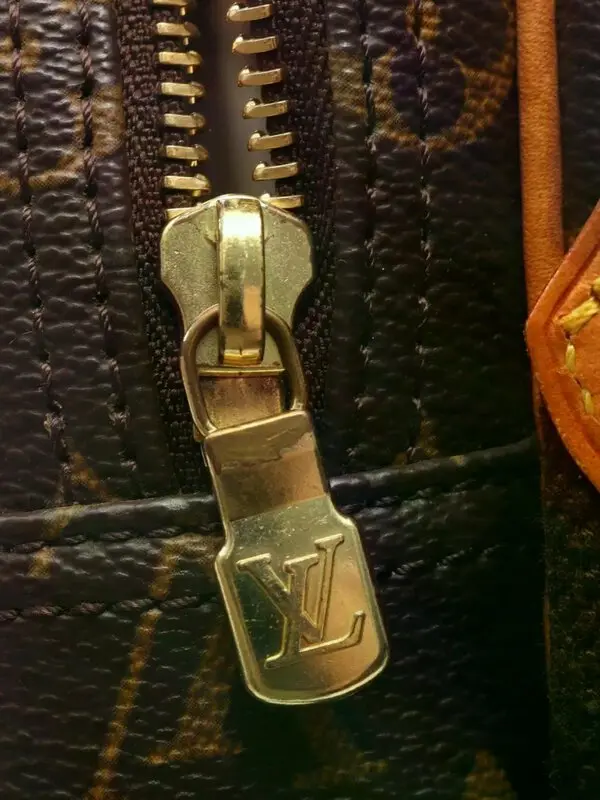 LOUIS VUITTON 2004 Monogram Reporter Pm Crossbody Bag