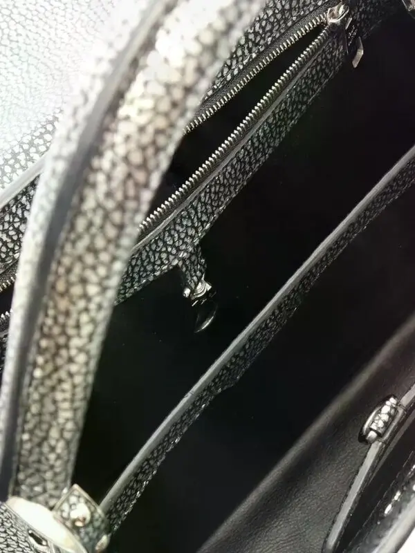LOUIS VUITTON 2016 Taurillon Capucines Mm Satchel