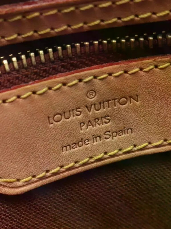 LOUIS VUITTON 2007 Monogram Abbesses Crossbody Bag