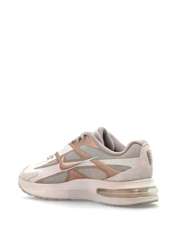 Nike Air Max Metro Sneakers