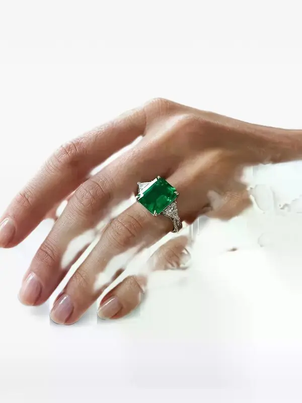 HYT JEWELRY Emerald And Diamond Ring