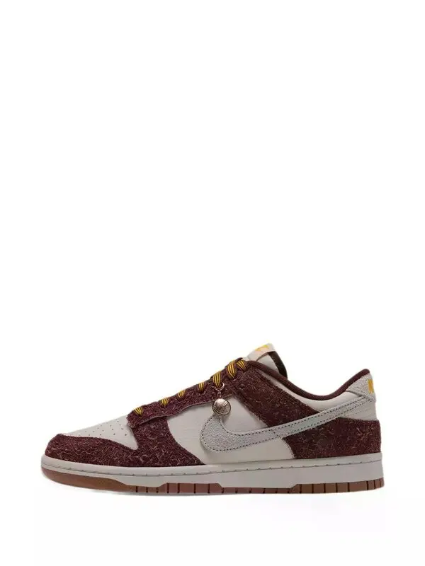 Nike Dunk Low Sneakers