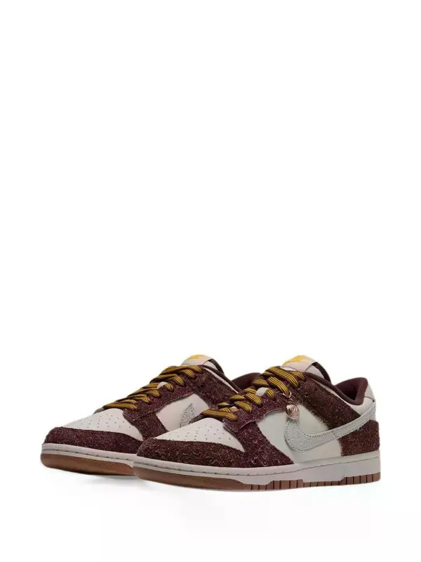 Nike Dunk Low Sneakers