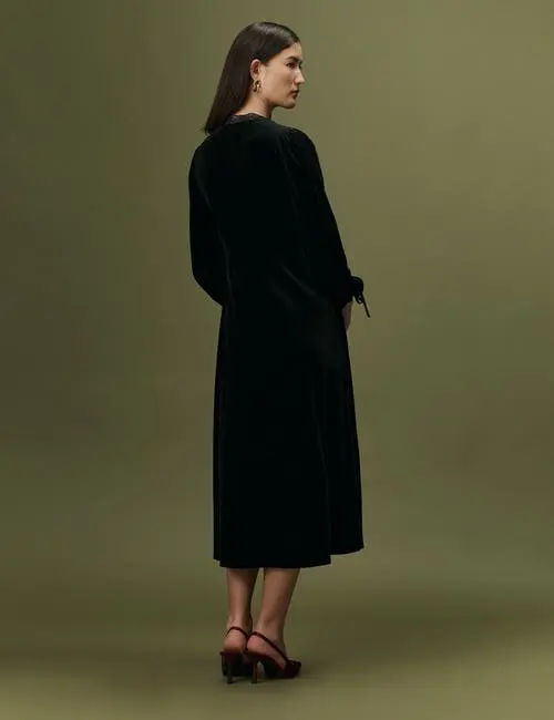 GHOST LONDON Kathleen Long Sleeve Velvet Midi Dress