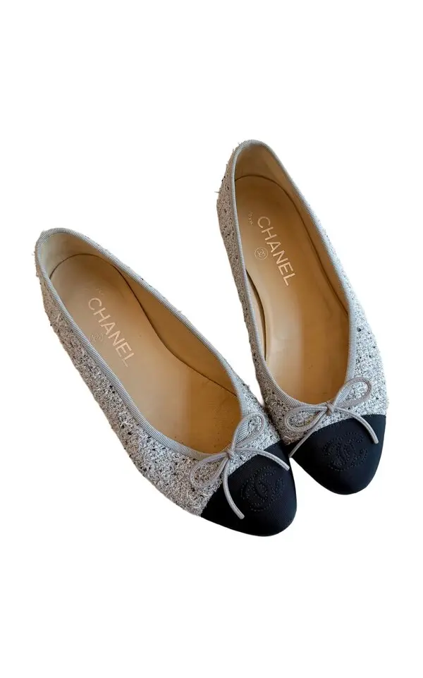 DEAR CLEMENTINE VINTAGE Chanel Grey Tweed & Black Cc Ballet Flats