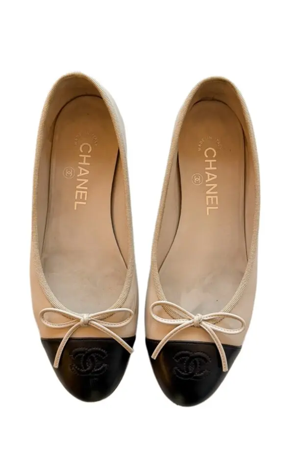 DEAR CLEMENTINE VINTAGE Chanel Beige & Black Two Tone Ballet Flats