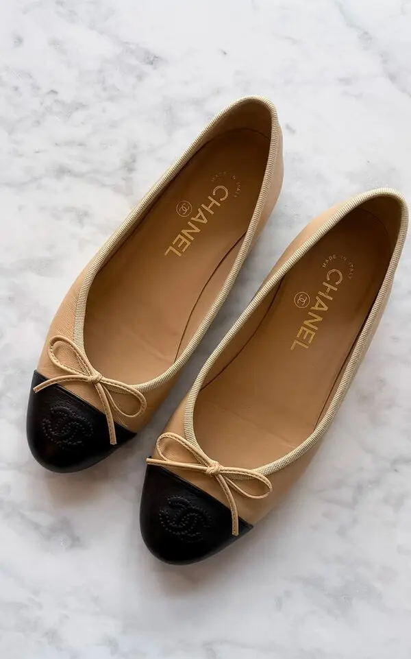 DEAR CLEMENTINE VINTAGE Chanel Beige & Black Two Tone Ballet Flats