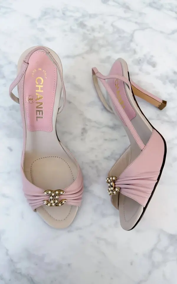 DEAR CLEMENTINE VINTAGE Chanel Blush Pearl Cc Logo Slingback Heels