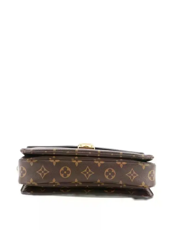 LOUIS VUITTON Pochette Metis Monogram Canvas Crossbody Bag