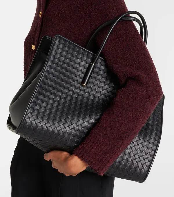 Bottega Veneta Barbara Medium Leather Tote Bag - Black