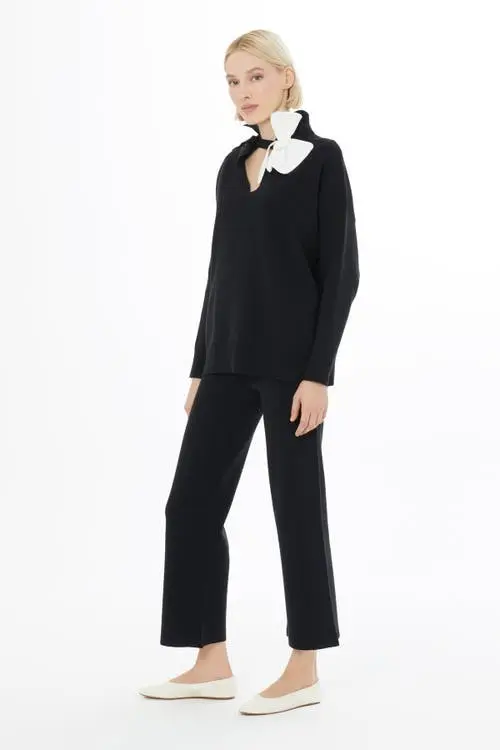 GIZIA Floral Detail Knit Blouse