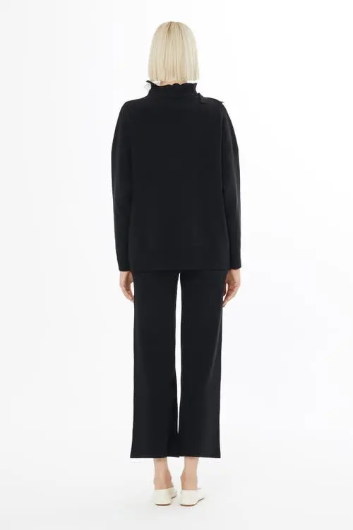 GIZIA Floral Detail Knit Blouse
