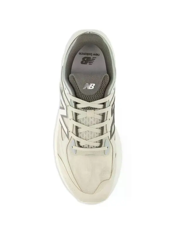 NEW BALANCE Logo Detail Sneakers - Neutrals