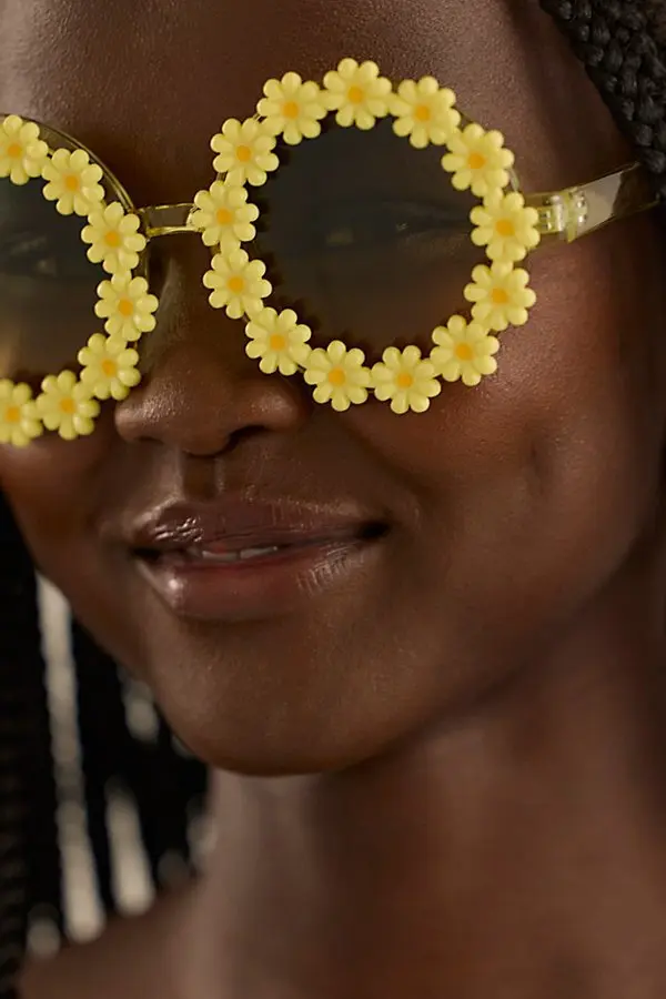 Free People Sweeties Novelty Flower Sunglasses - Ivory