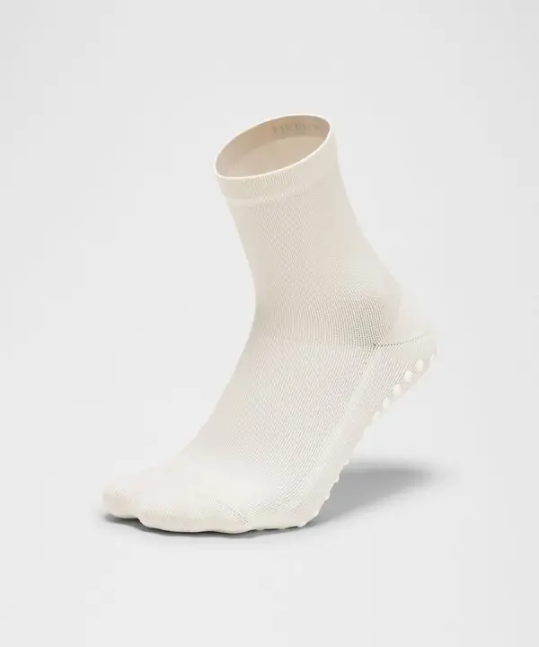 Lululemon Grip Quarter Socks - Light Ivory