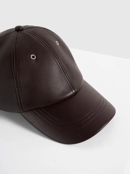 Manière De Voir Vegan Leather Cap