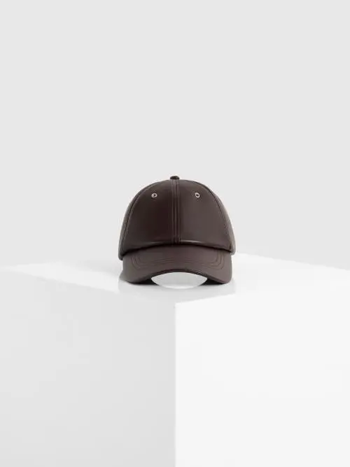 Manière De Voir Vegan Leather Cap