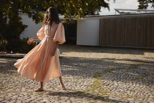 NO PISE LA GRAMA Bromelia Midi Dress With Puff Sleeves And Tie Waist