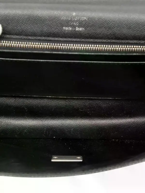 LOUIS VUITTON 2002 Taiga Selenga Clutch Bag - Black
