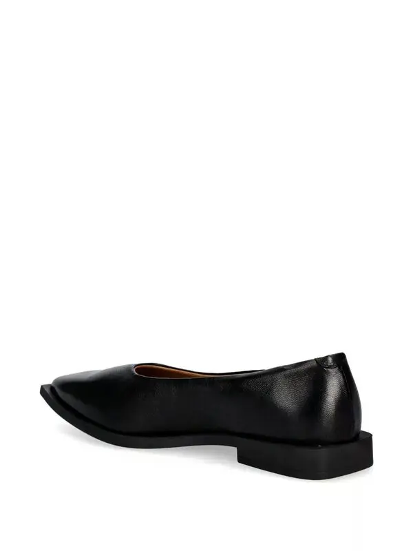 SUMMERY COPENHAGEN Pointed Flat Pumps - Black