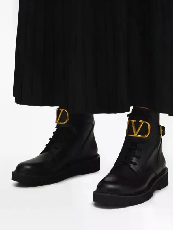 Valentino Garavani Logo-detail Leather Boots