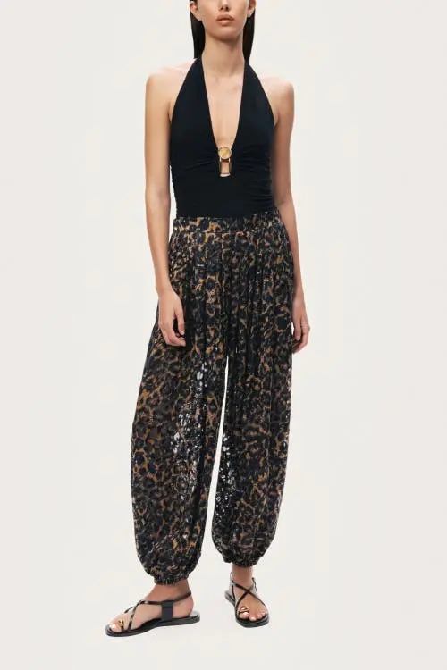 NOCTURNE Halter Top With V-neck