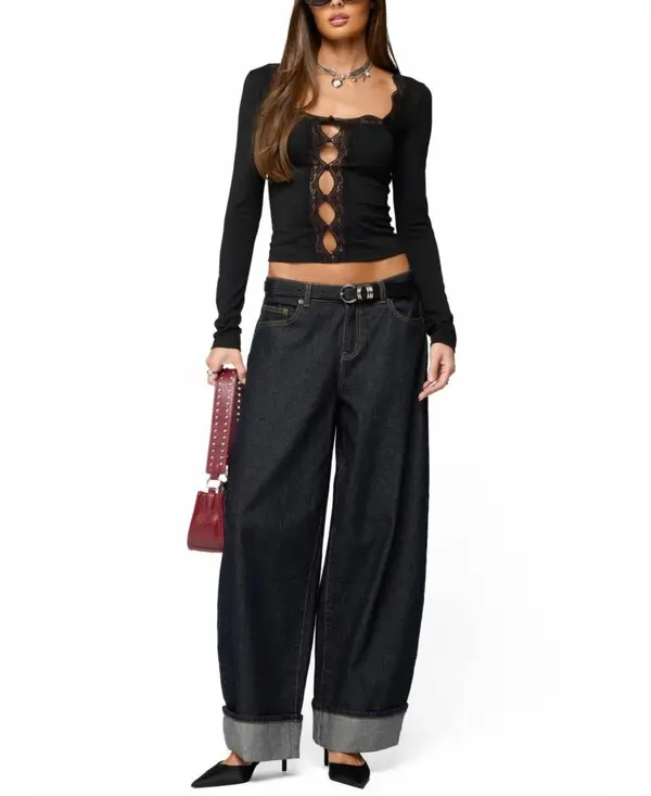 EDIKTED Lacey Keyhole Top
