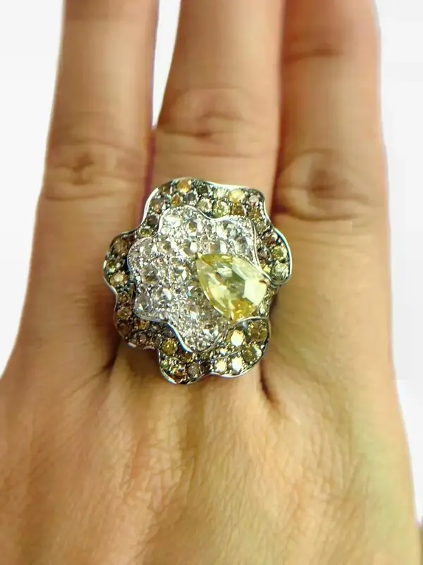 HYT JEWELRY Cluster-effect Diamond Cocktail Ring