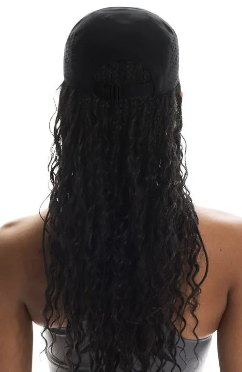 On Lightweight Baseball Cap - Black