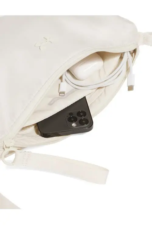Under Armour Studio Water-resistant Shoulder Bag